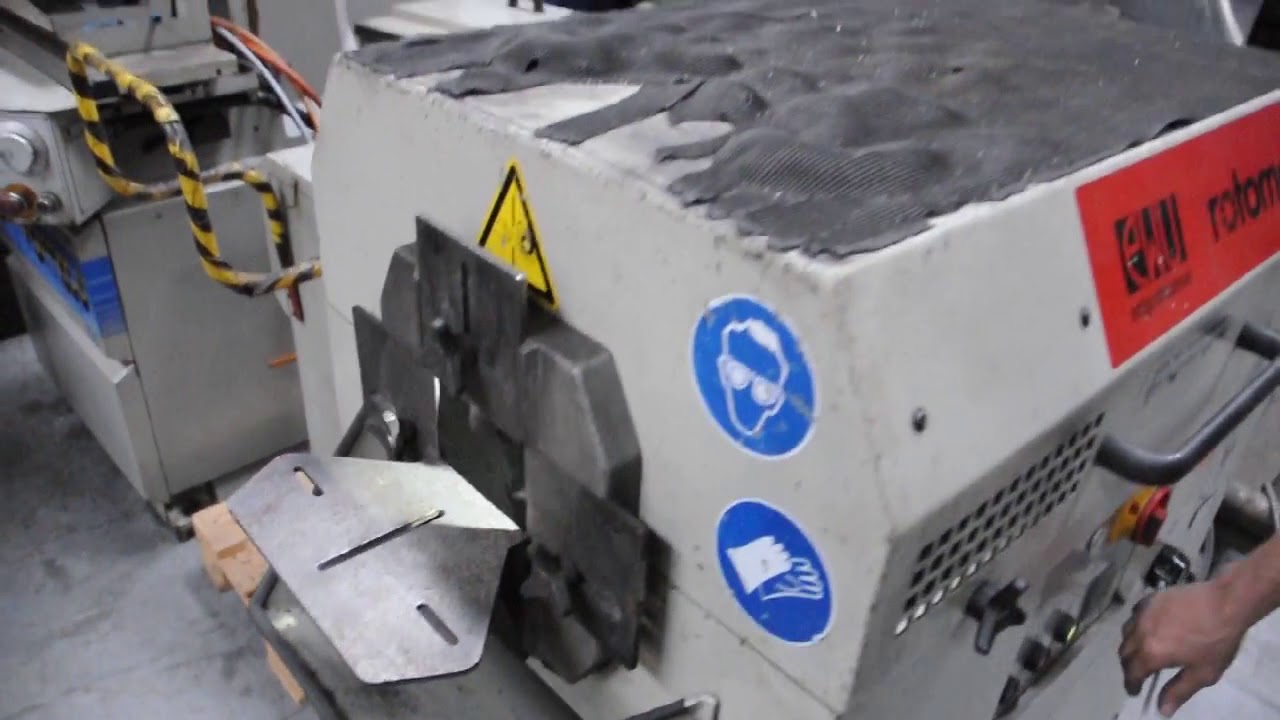 EWU ROTOMAT 180 Deburring machine - YouTube