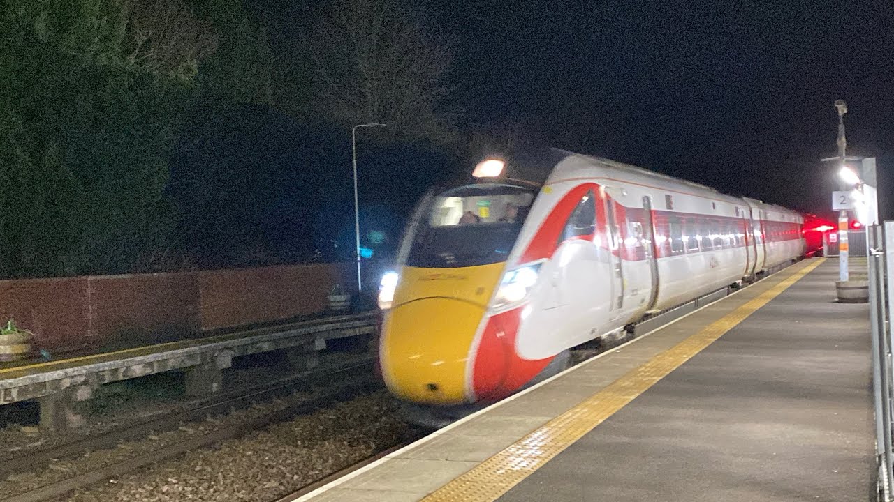 800204 LNER Azuma crossover 195002 18:32 Lea Road 31/12/2024 - YouTube