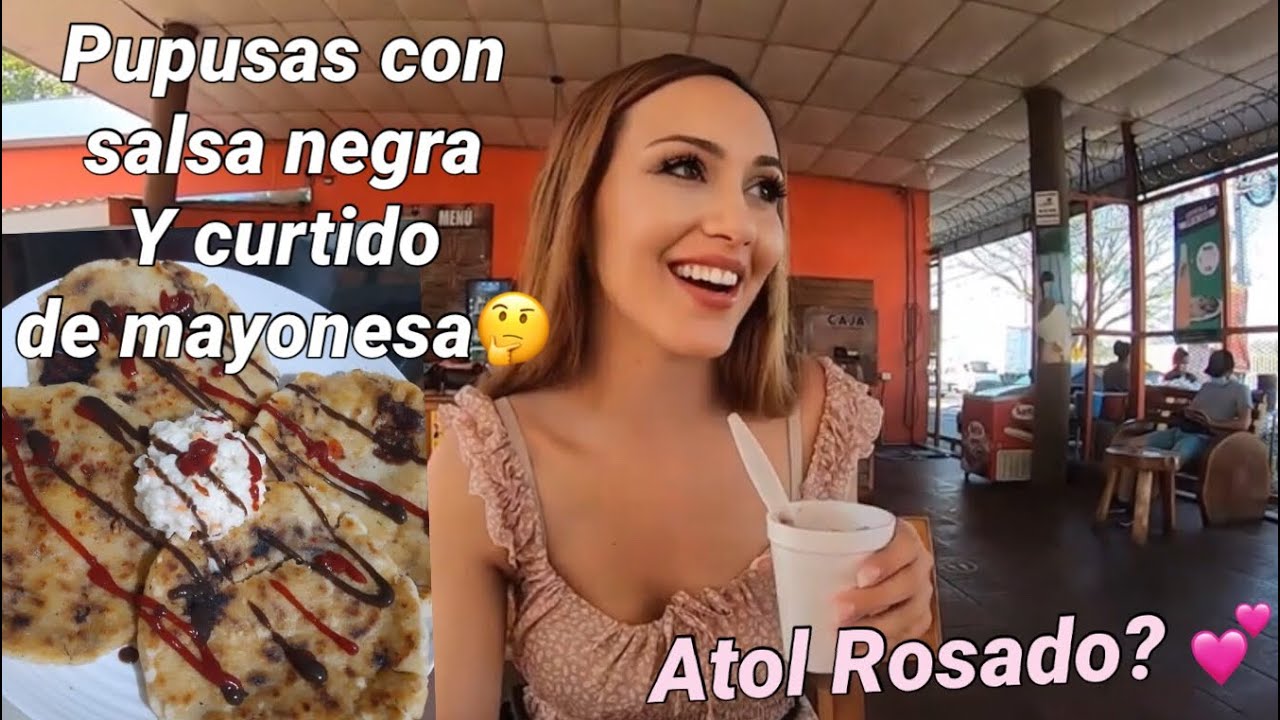 Probe el atol rosado y las pupusas con salsa negra y curtido con ...