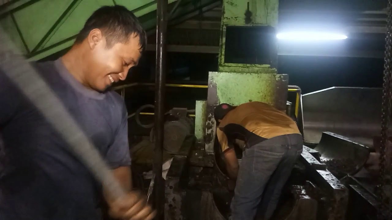 RIPPLE MILL PABRIK KELAPA SAWIT ‼️ MESIN PEMECAH NUT SAWIT - YouTube