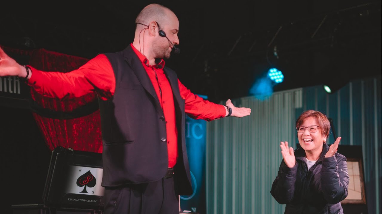 Kevin Smith Magic Performing at the Rideau Carleton Casino - YouTube