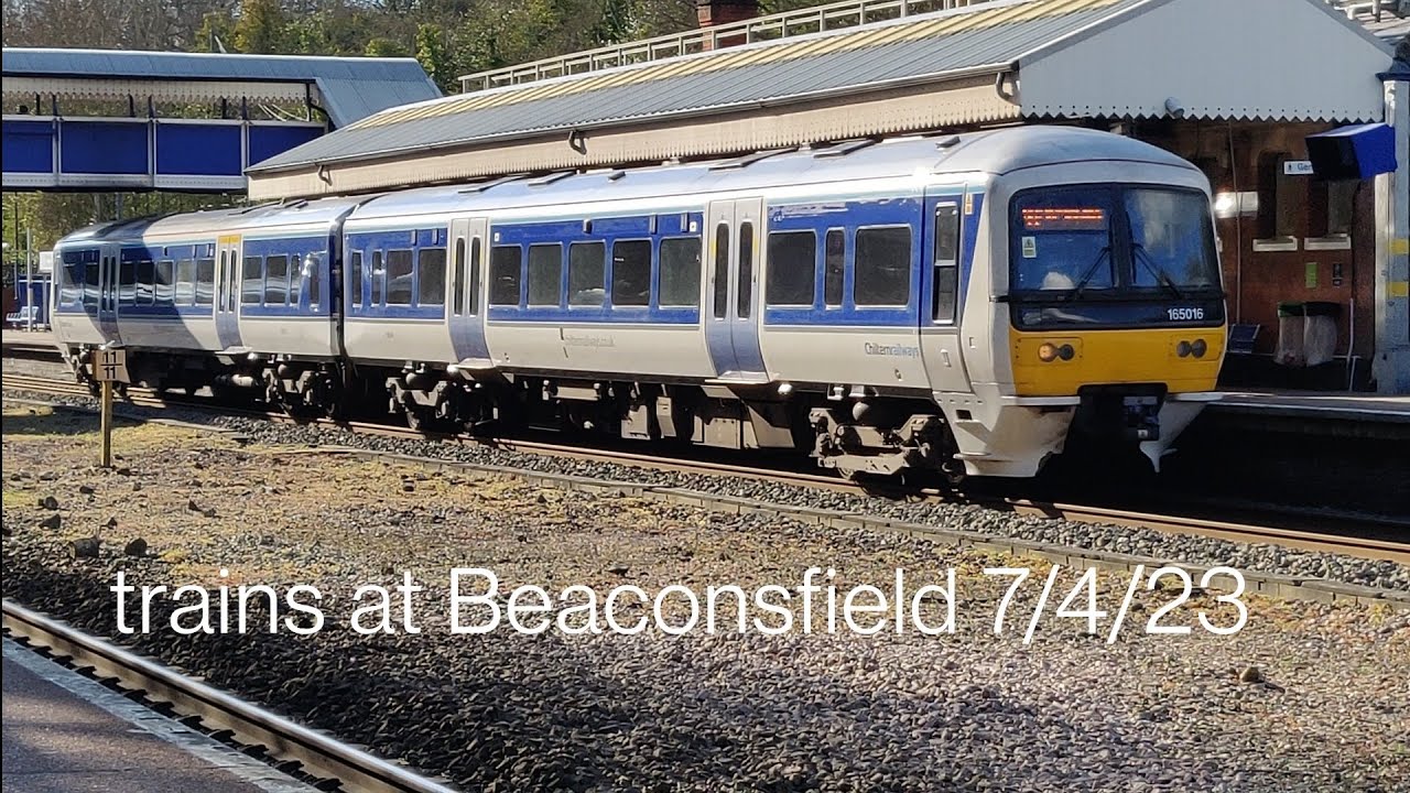 Trains at Beaconsfield 7/4/23 - YouTube