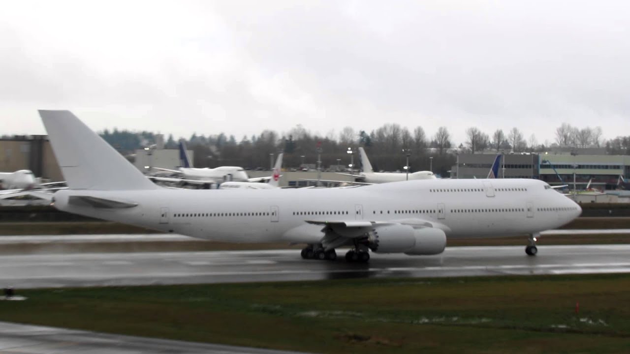 Boeing 747-8i VIP takes off from Paine Field. - YouTube