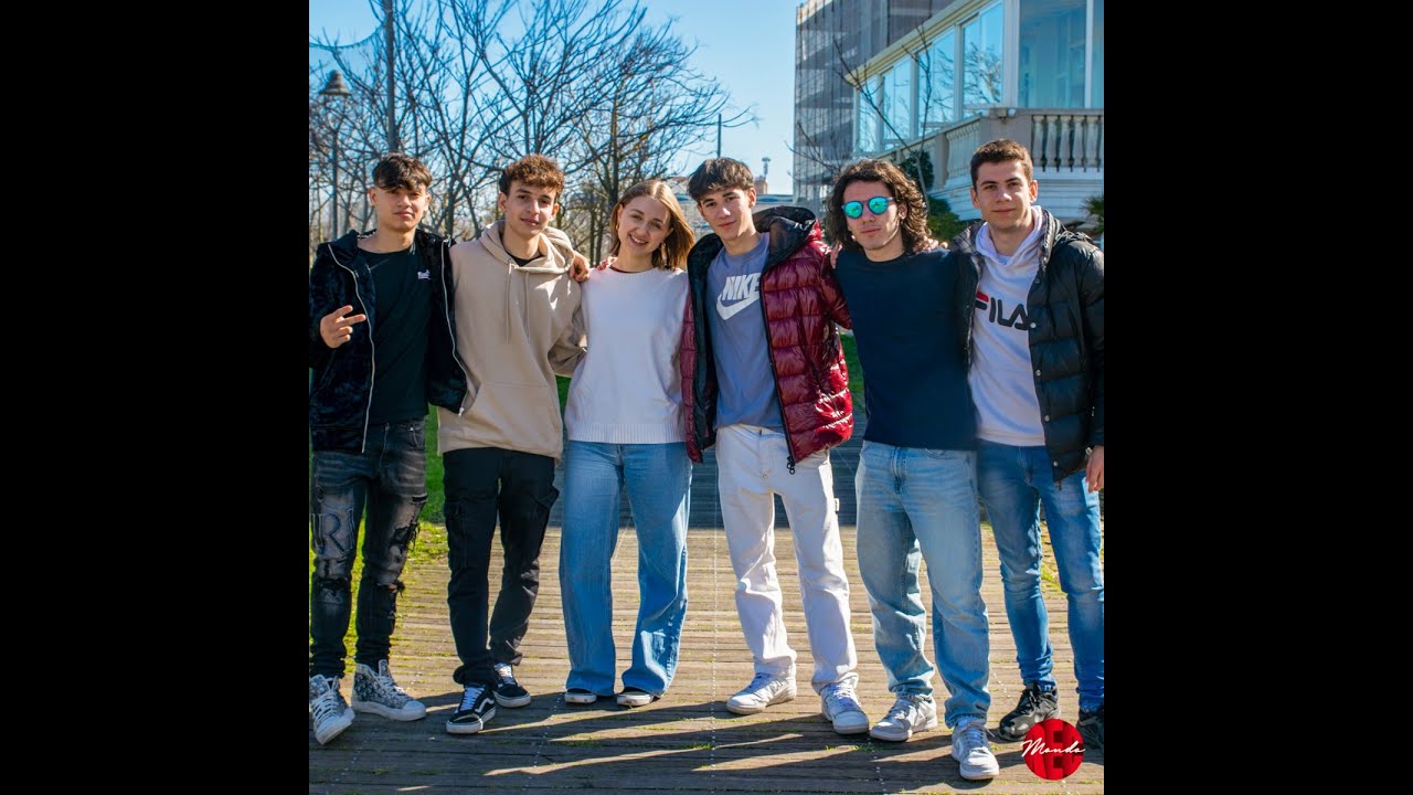 "BATTITO" - Official backstage - YouTube