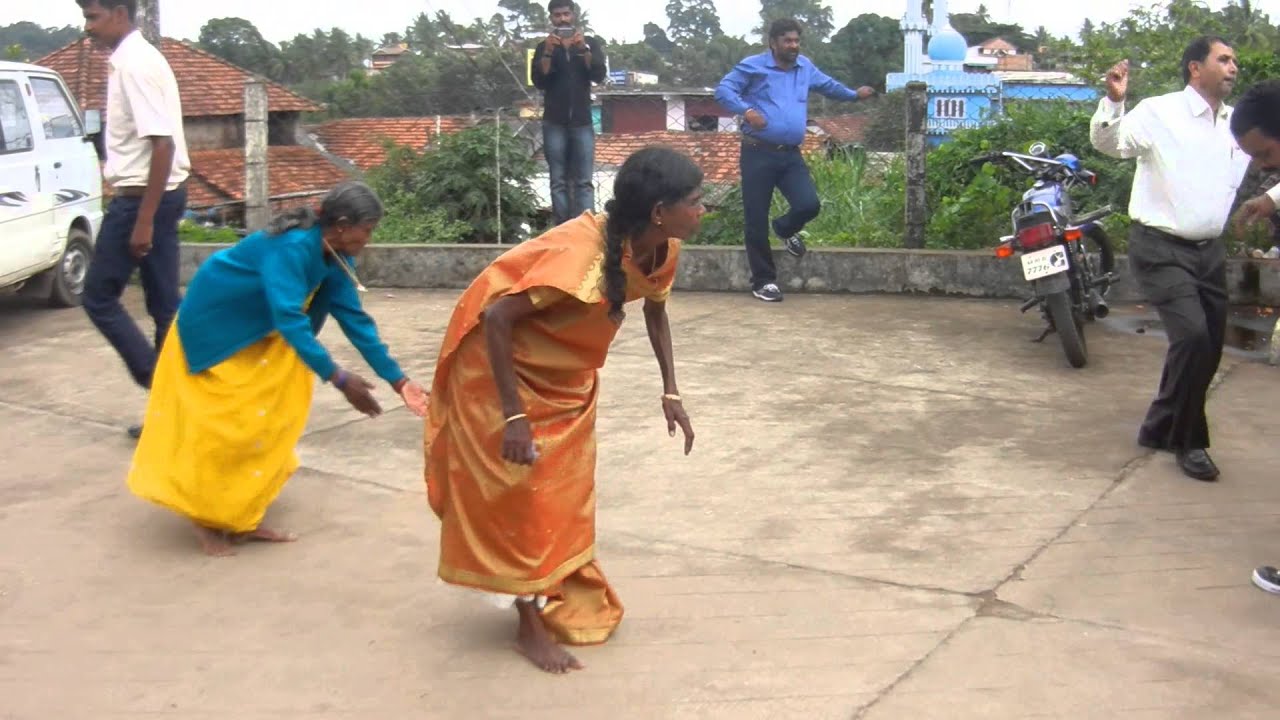 kodava valaga dance recorded by pudiyokkada poorna poonacha - YouTube