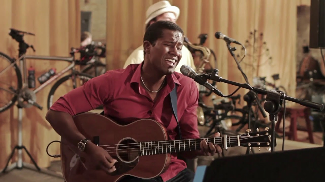 Ilo Ferreira Concert in Tuscany - YouTube