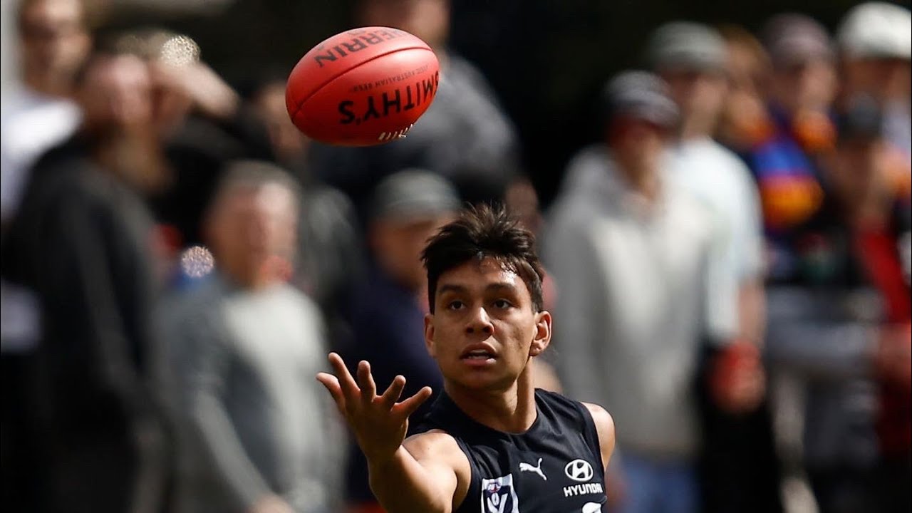 Jesse Motlop kicks a goal on the halftime siren - VFL Elimination Final ...