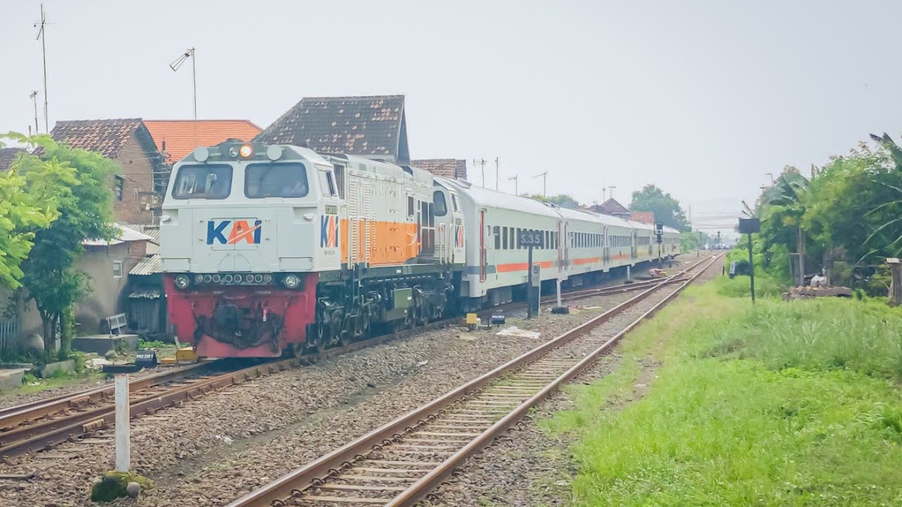 CC 206 13 10 SDT feat KA COMMUTER LINE SUPAS | Surabaya kota - Pasuruan ...