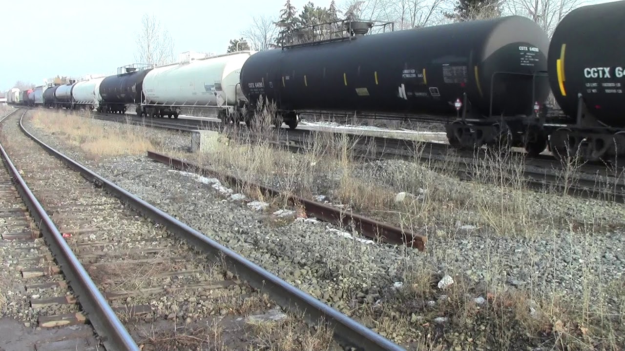 NICE !Cn 435 Cn 5453 Bcol 4602 Cn 2451 at Goreway January 21 2018 - YouTube