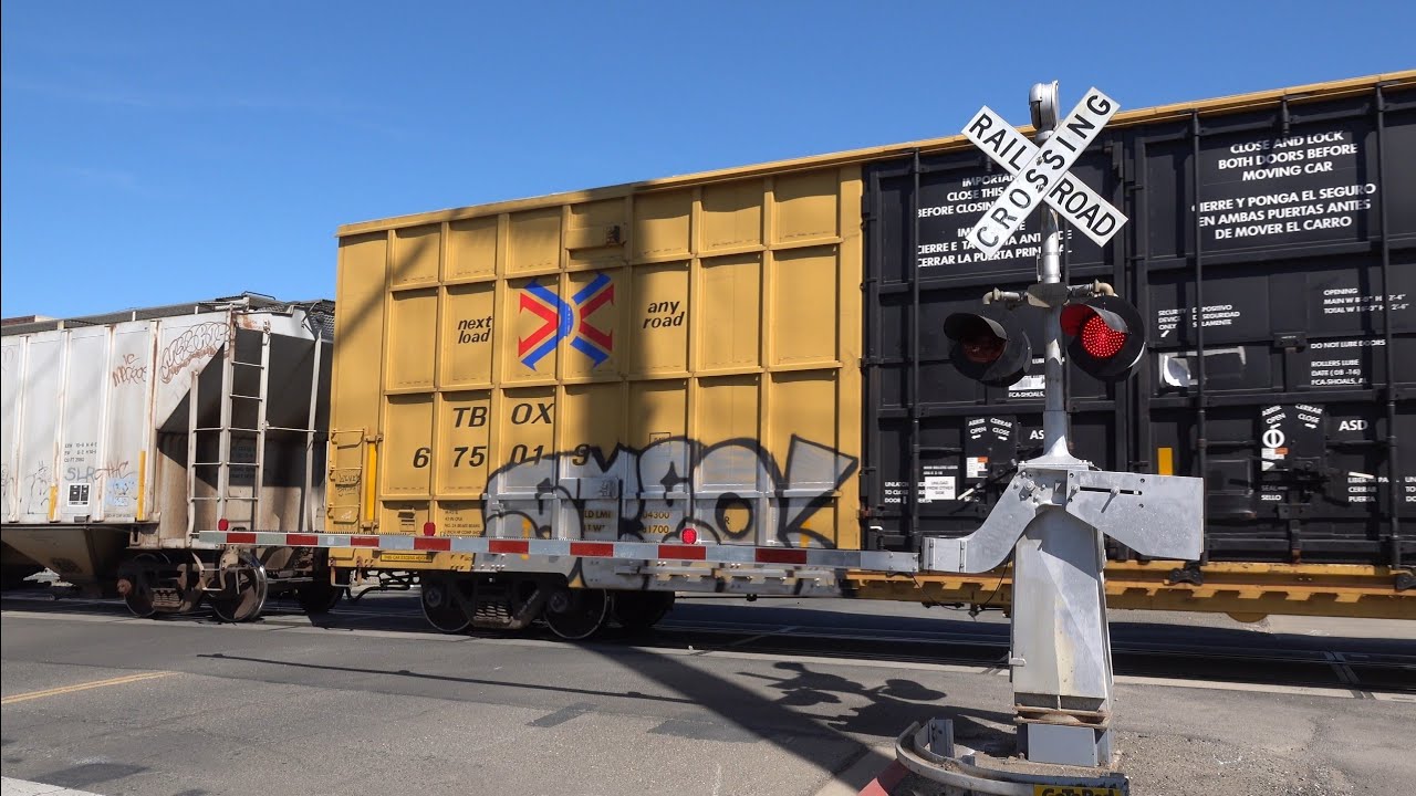 BNSF 7630 Manifest North, O St. Railroad Crossing, Sacramento CA [EM ...