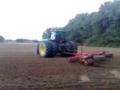 John Deere 4755,Tractor in action - YouTube