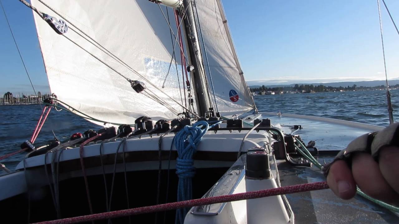 Cal 20 sailing on the Columbia River, beautiful summer evening - YouTube