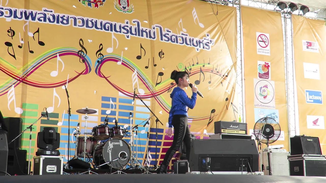 Aimee - Lay Me Down @ ลานคนเมือง ศาลาว่าการกรุงเทพมหานคร - YouTube
