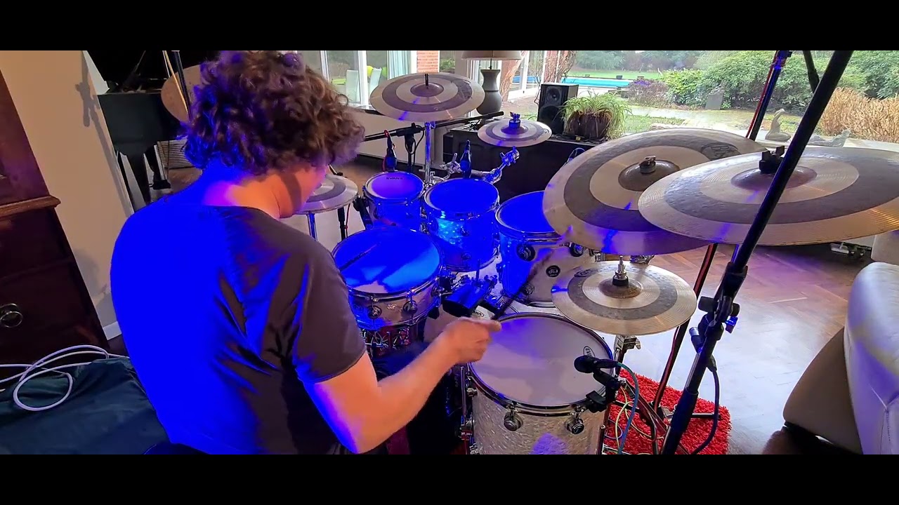 Drumming a 16th funk groove with double hi hats - YouTube