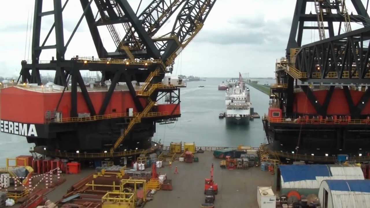 Heerma Thialf - The biggest crane in the world! - YouTube
