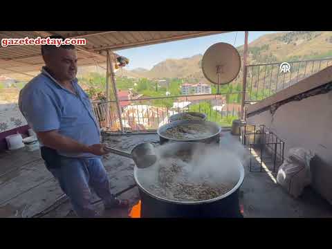 Elazığ’da 150 yıllık dut ağaçlarından geleneksel pekmez üretiyorlar