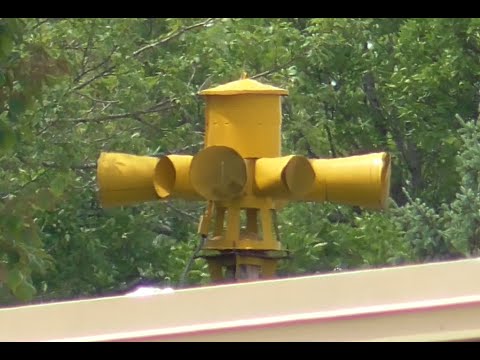 Sentry 10V & FS Eclipse 8 Tornado Siren Test, Horicon, WI - YouTube