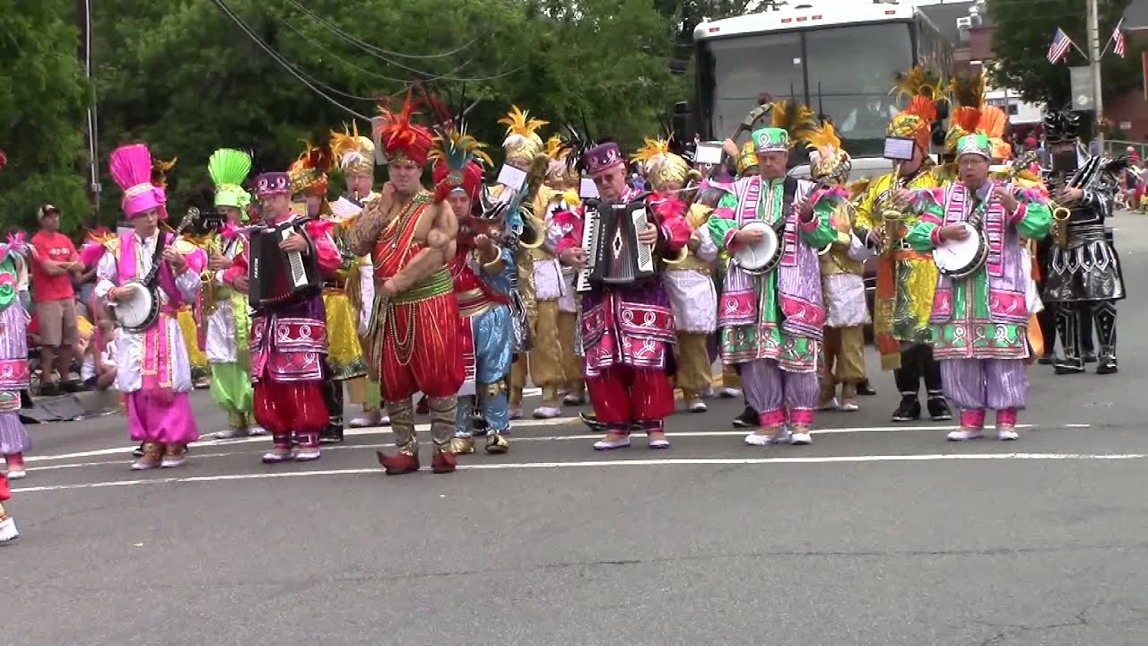 Ferko String Band Mummers at Milltown 4th of July 2015 - YouTube