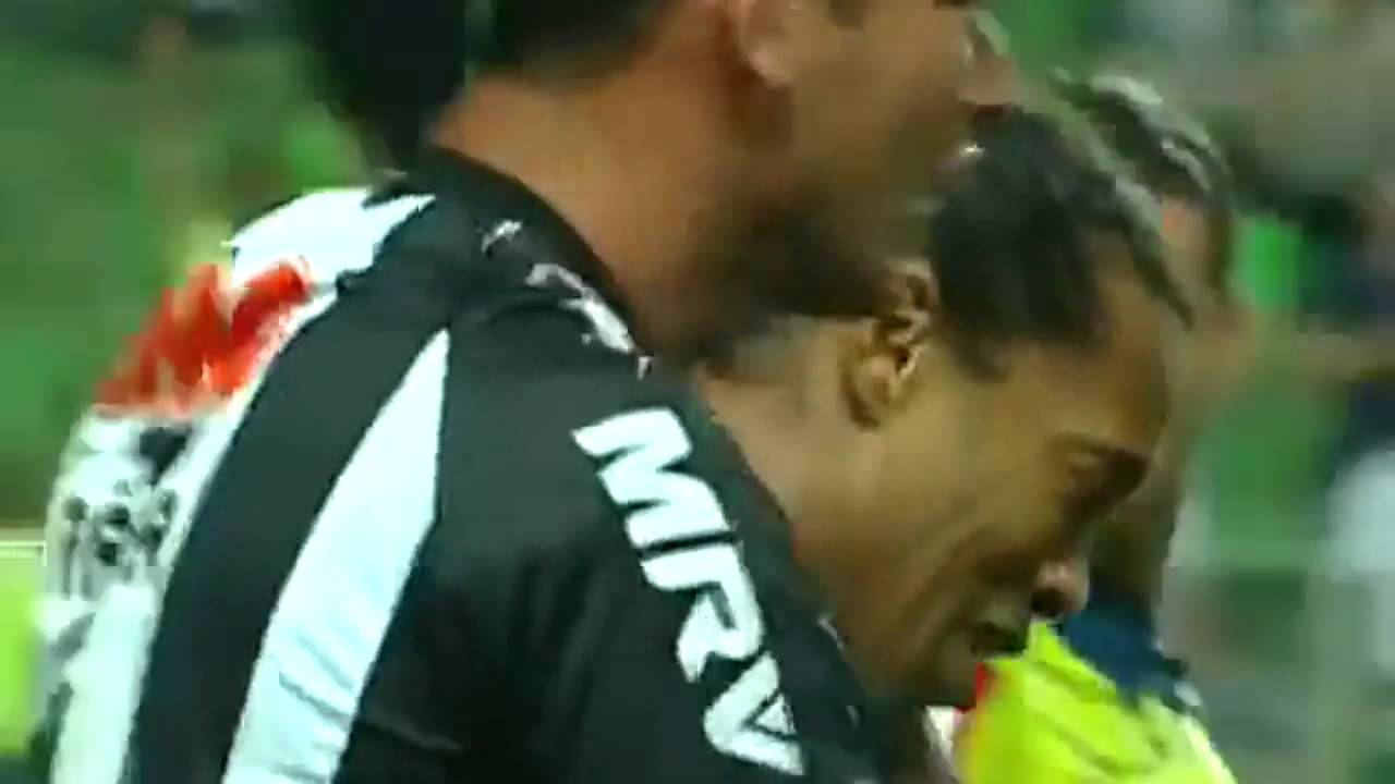 Ronaldinho llora Despues de anotar un golazo !! - YouTube
