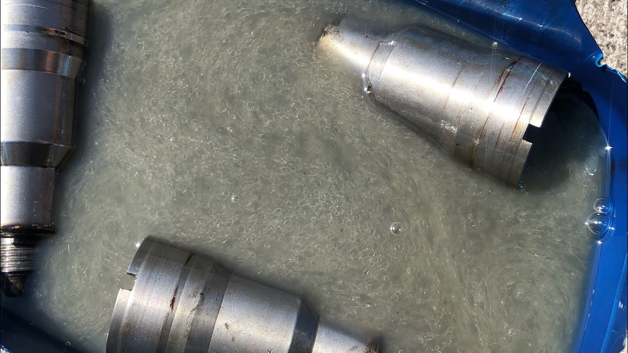 Dd15 Detroit mix diesel in water - YouTube