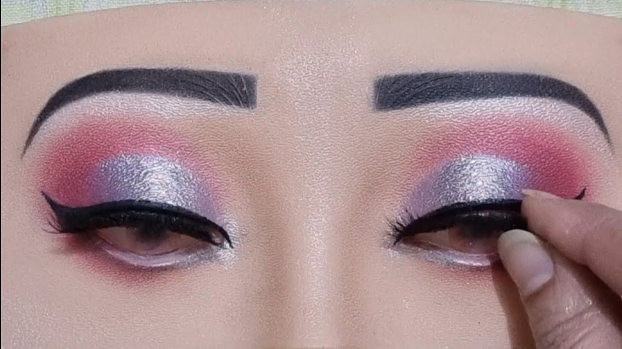 Glitter makeup tutorial | party eye makeup tutorial | light smokey eye ...