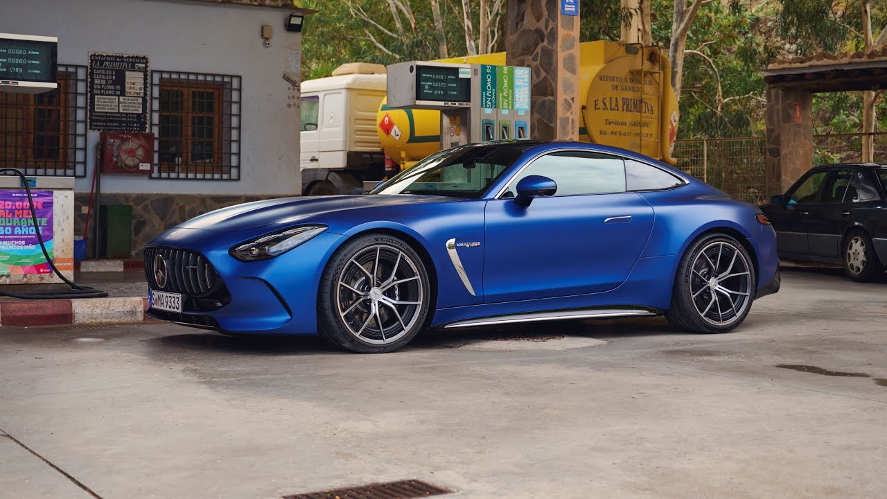 2024 Mercedes-AMG GT63 Coupé - Exterior Design in Spectral Blue - YouTube