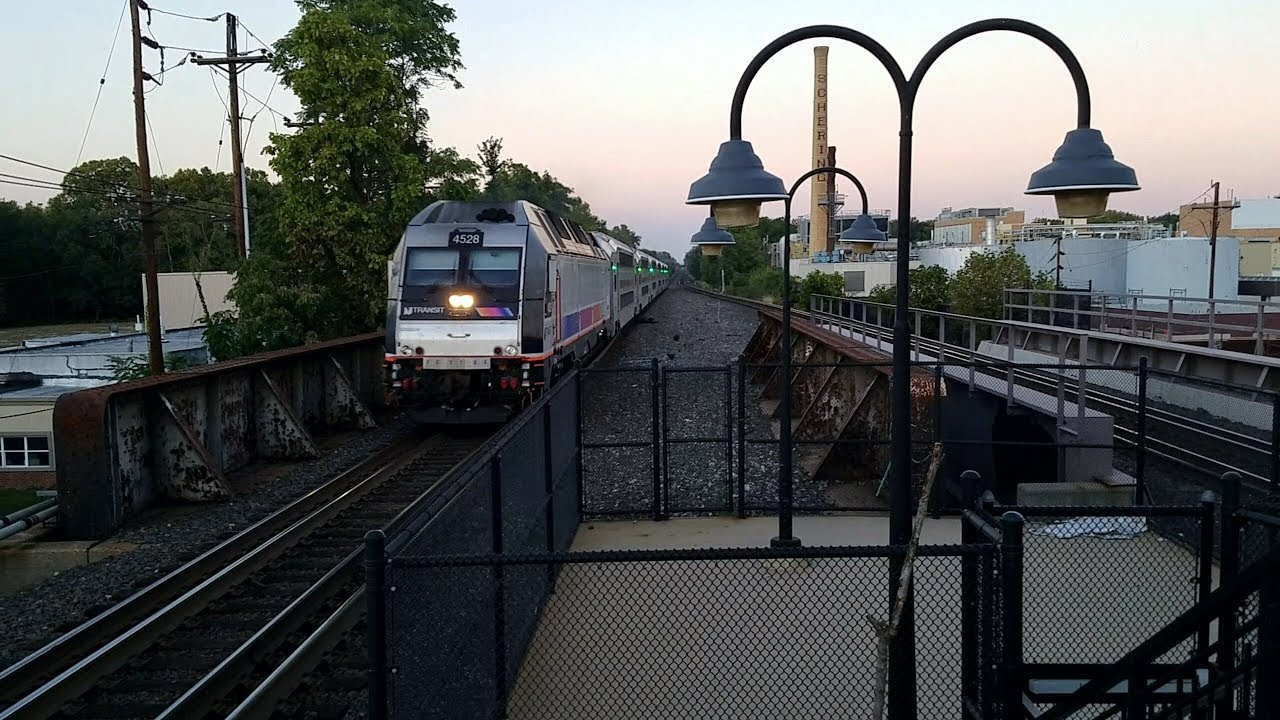 Raritan Valley Express skips Union on Gauntlet Rail - YouTube