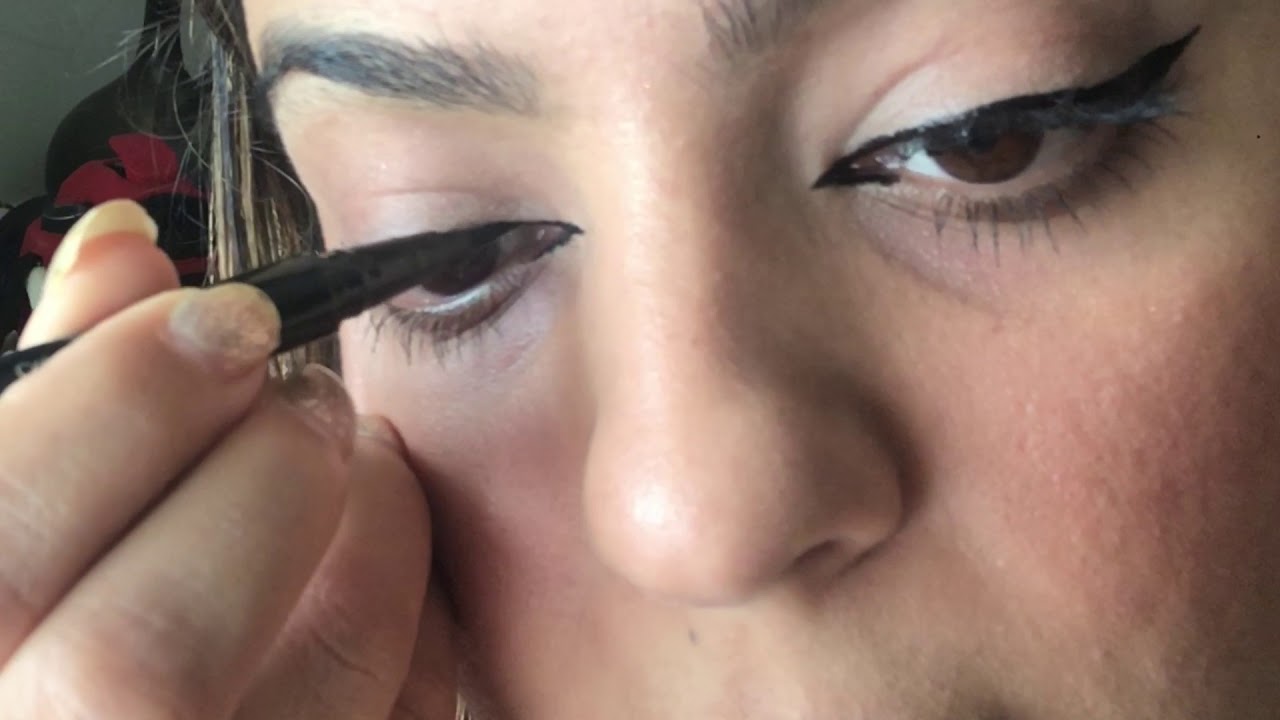 How to do a winged liner. Both outer wing and inner corner wing - YouTube