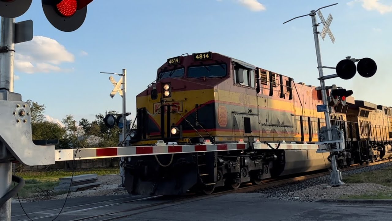 NB KCS Manifest Train at Round Rock TX - YouTube