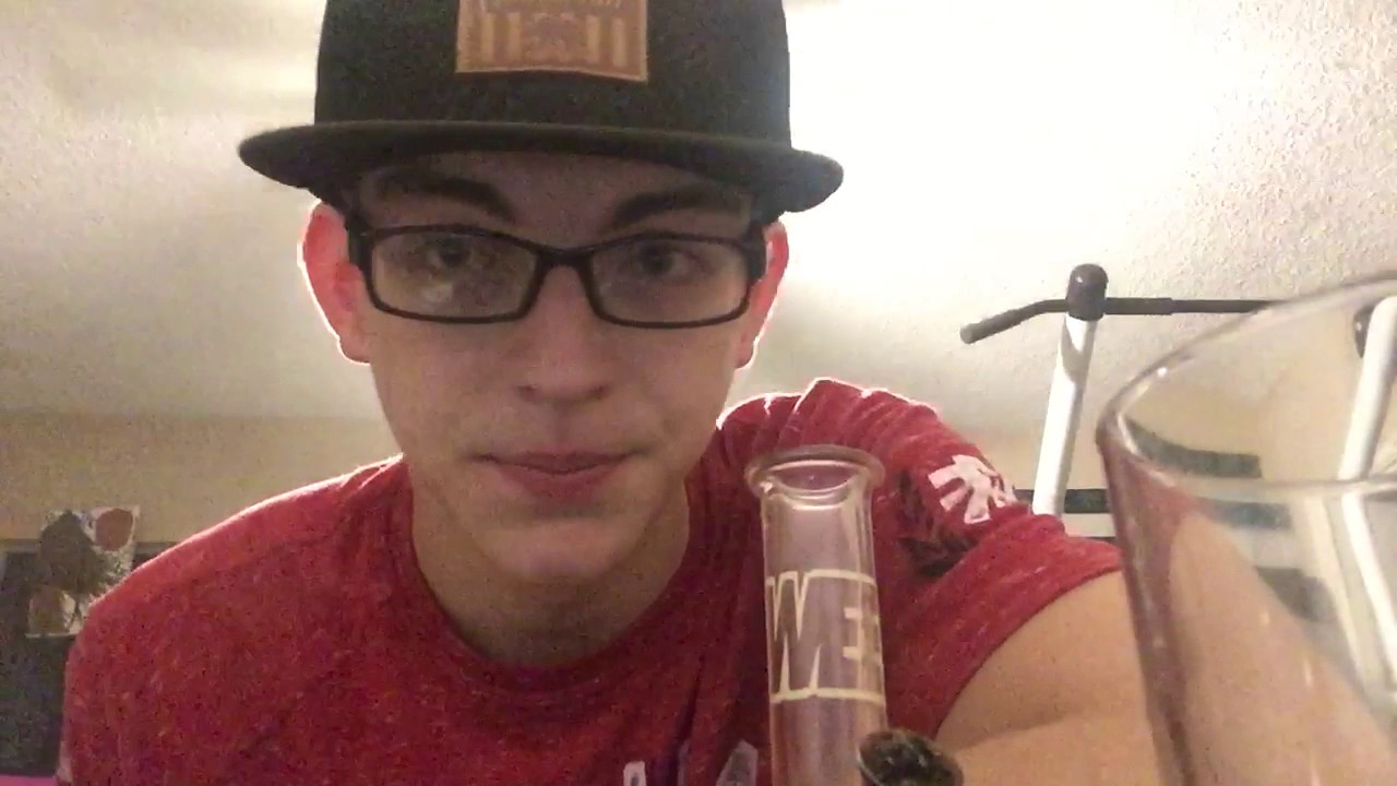 SMOKING RANDOM LIQUID!!! MINI BONG! - YouTube