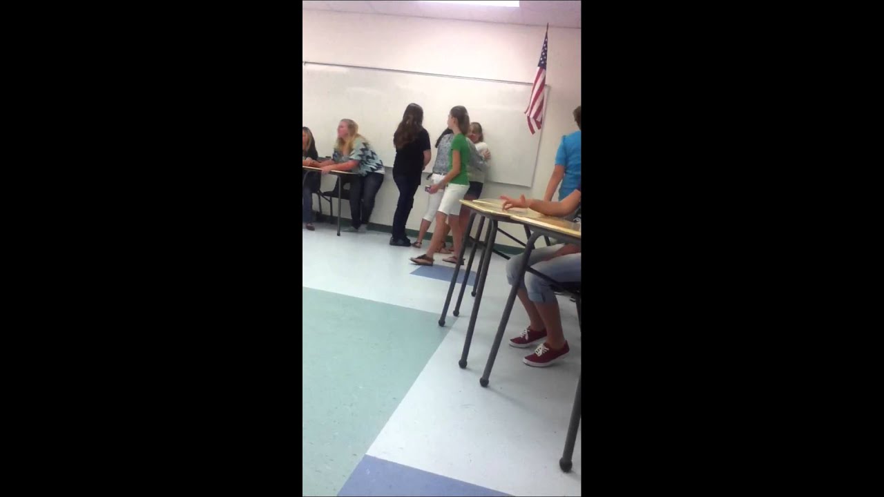 Two girls fighting in class - YouTube