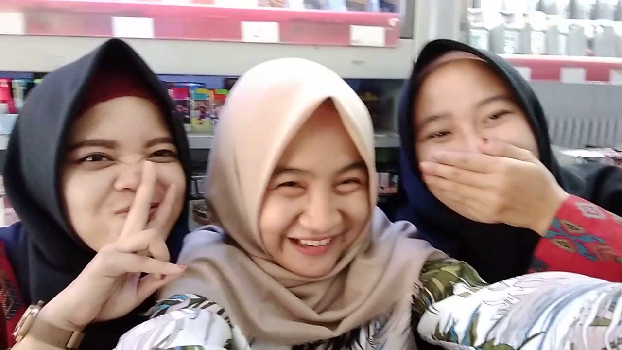 KEBERSAMAAN KELUARGA JANICE MART - YouTube