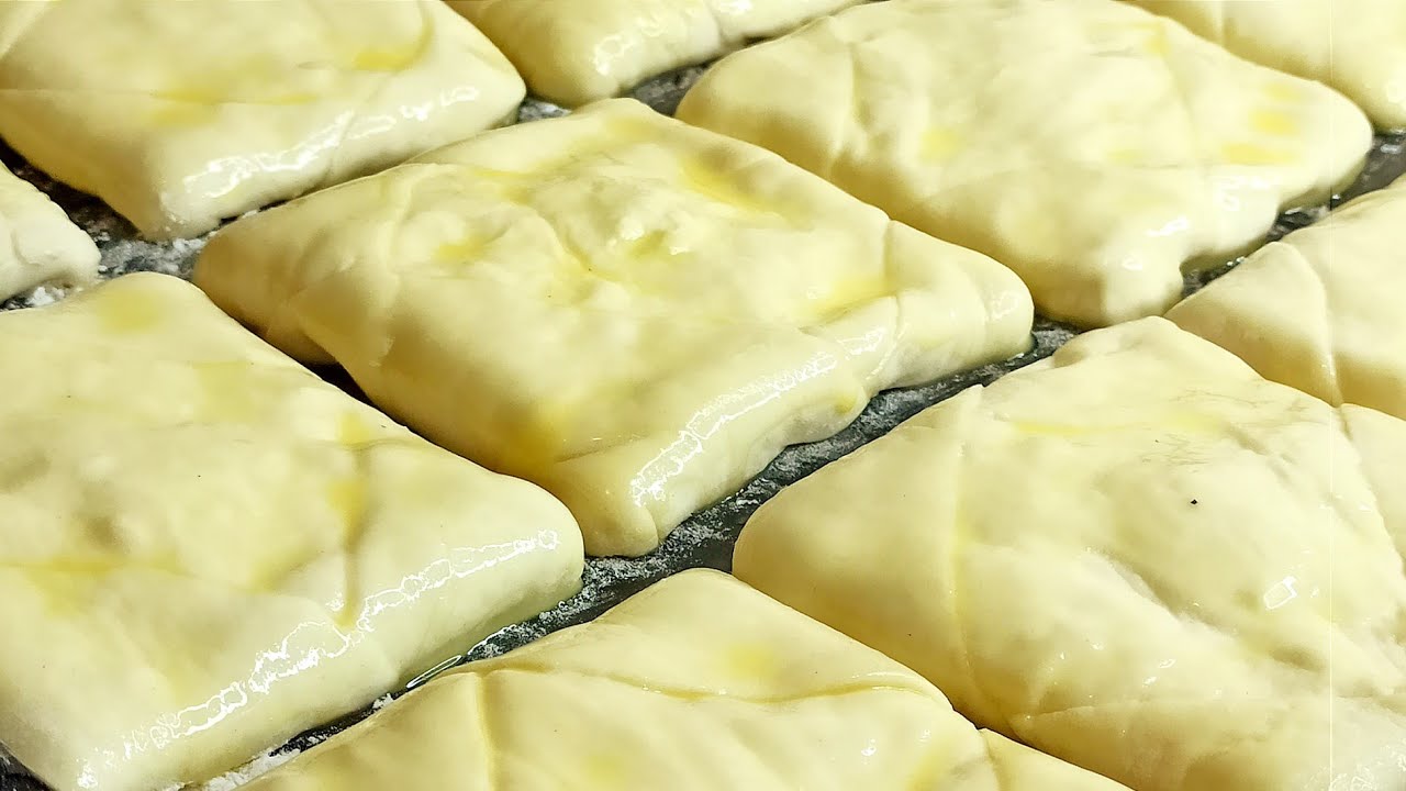 Plăcinte - pliculeţ umplute cu brânză proaspătă de vaci.Пару простых ...
