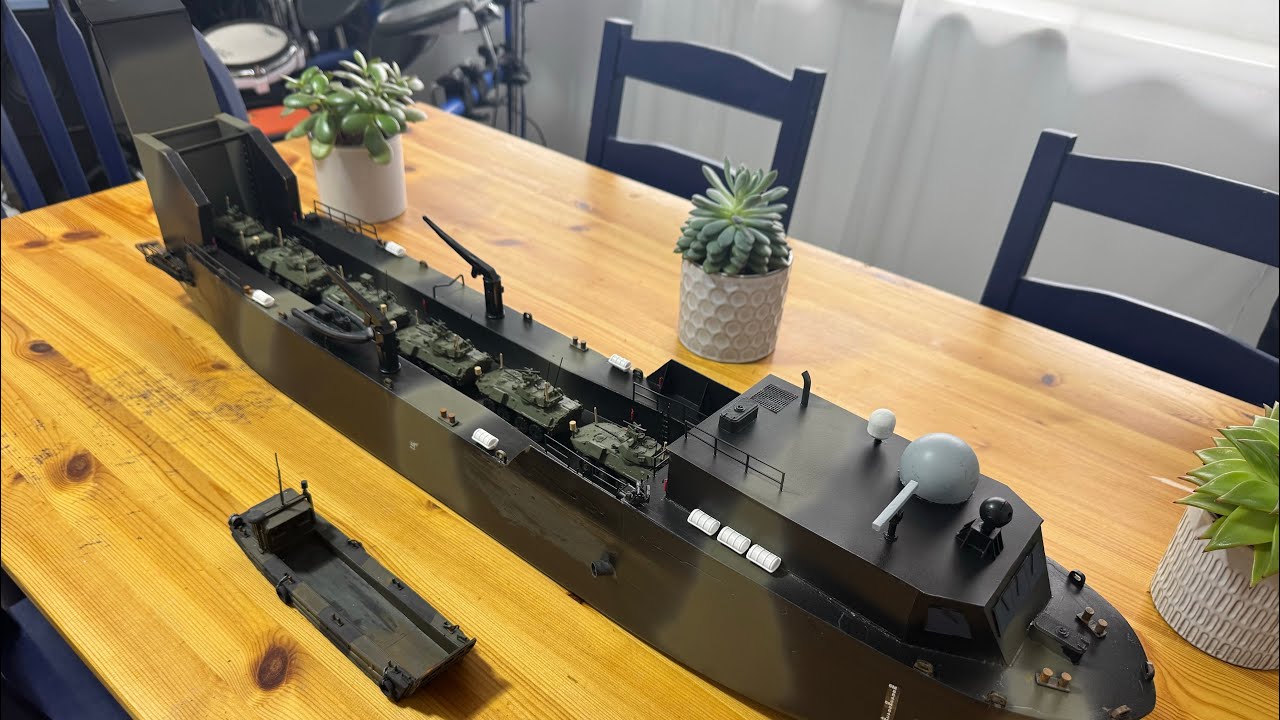 The BAD CLASS STERN LANDING VESSEL 1/72 Model ship - YouTube