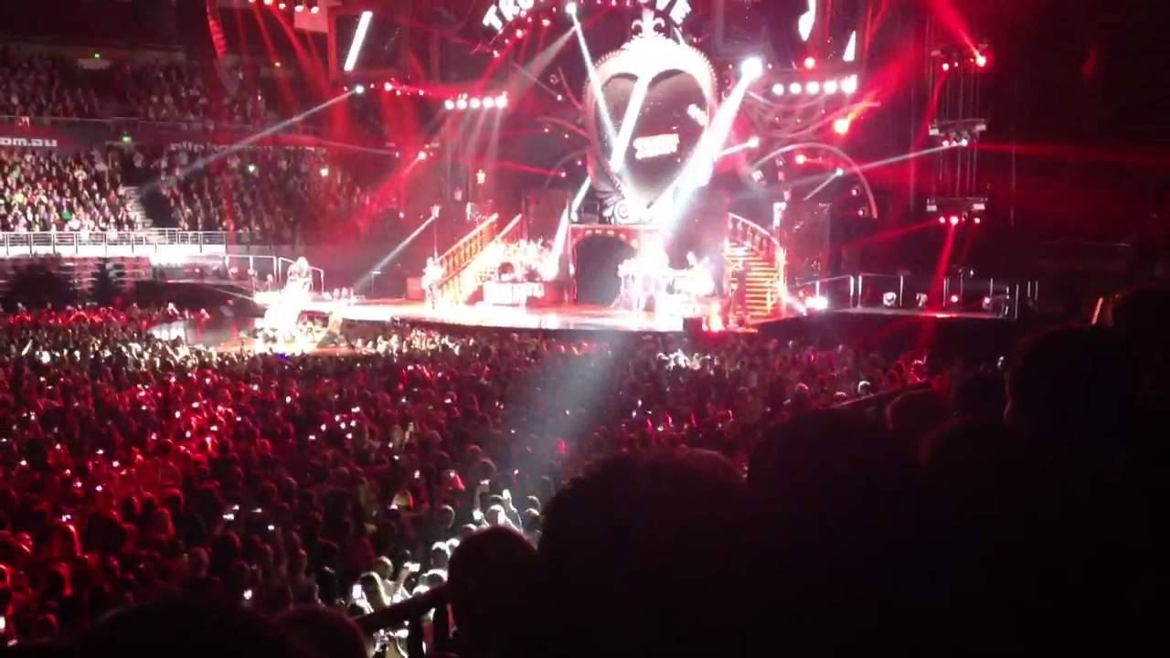 P!nk - I wanna start a fight - YouTube