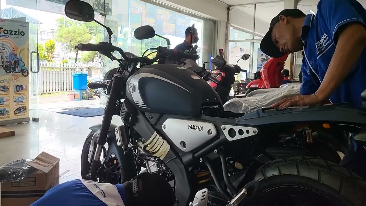 Fresh Yamaha XSR155 Matte Blue Metal 2022 - YouTube
