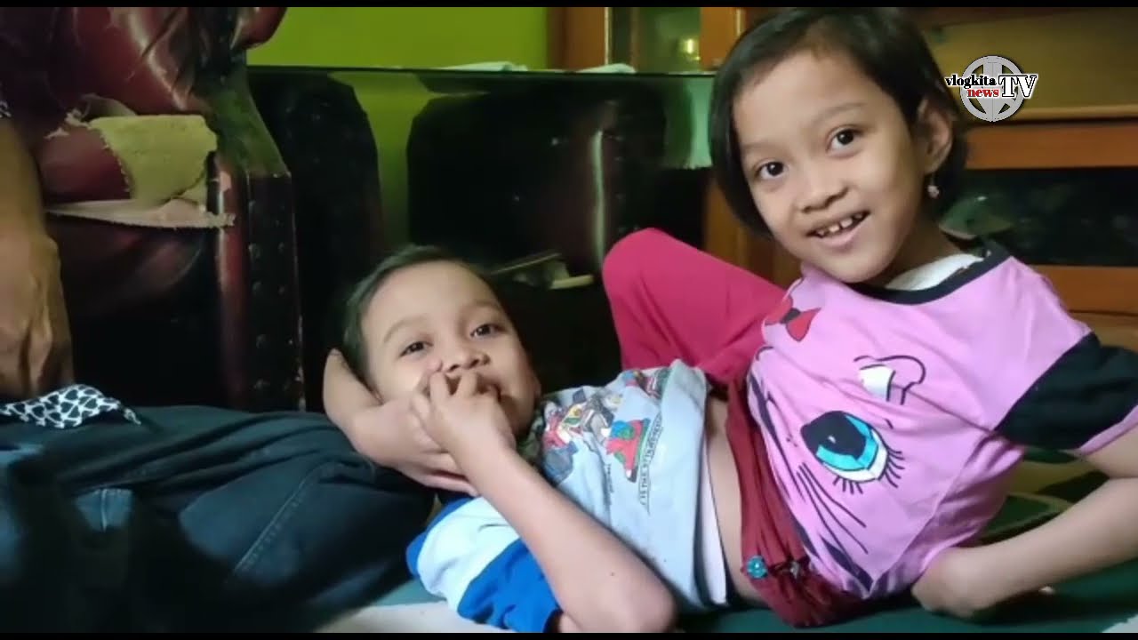 Anak Kembar Siam Asal Garut, Semangat Jalani Hidup - YouTube