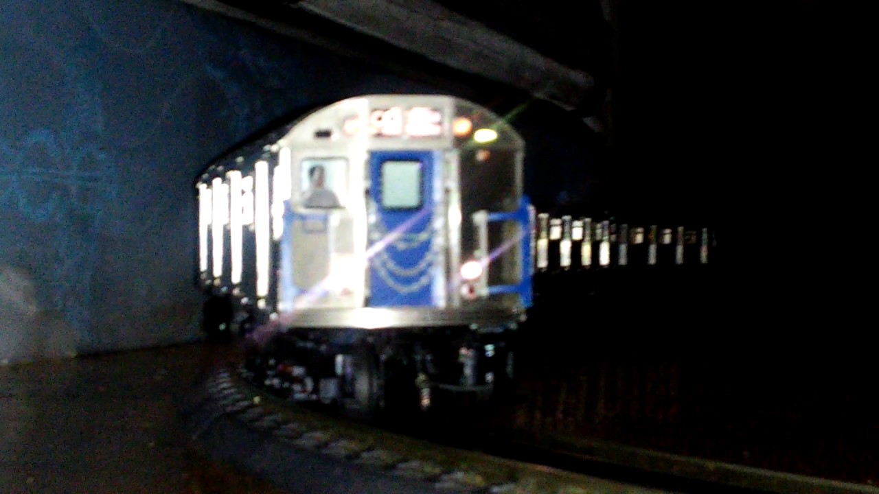 Brand New MTH R32 4 car set with protosound 3.0 - YouTube