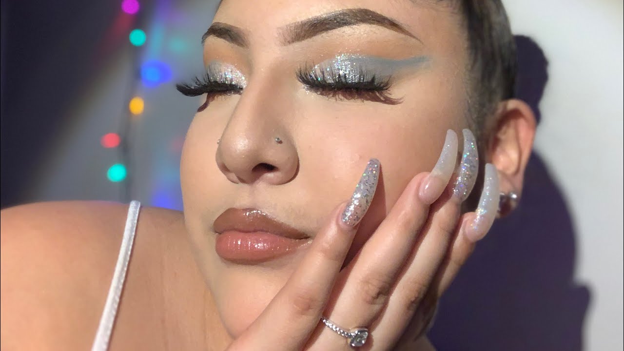 ICY MAKEUP LOOK🥶 - YouTube