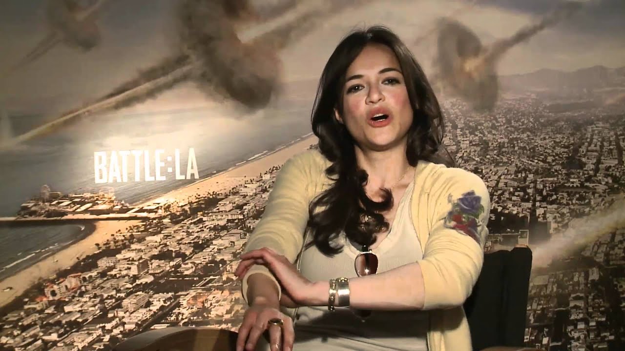 BATTLE LOS ANGELES interviews with Michelle Rodriguez - YouTube