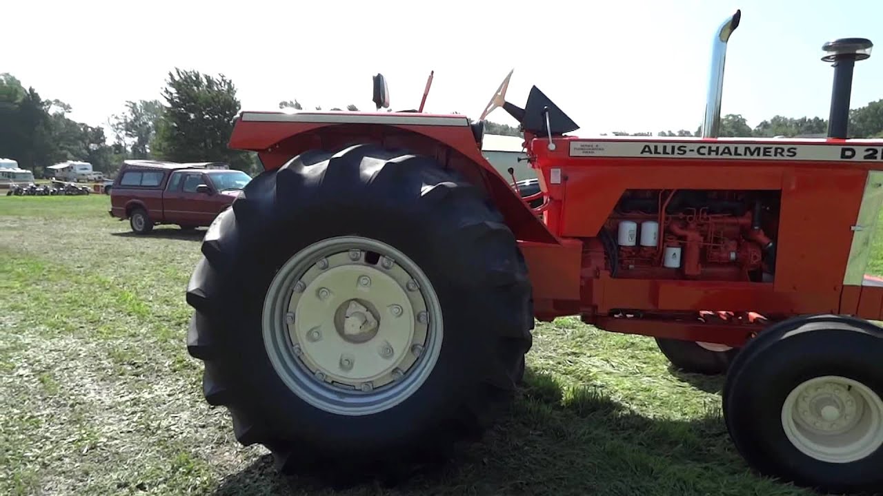 Allis Chalmers D21 Tractor - YouTube