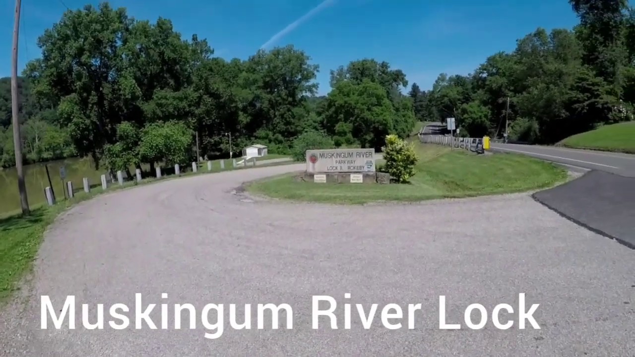 A Quick Look at a Muskingum River Lock - YouTube