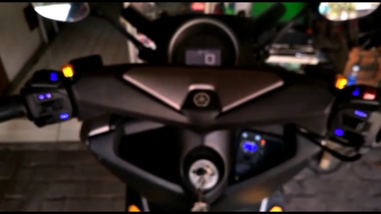 USB Charger nmax + Voltmeter dan Holder pulsar PNP NMAX tanpa potong kabel - YouTube