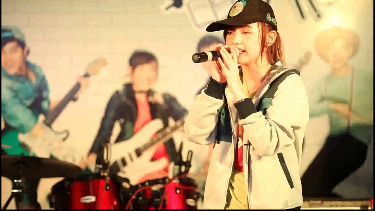""แหลก - Season Five" Jannina Weigel [Ploychompoo] @ AIS พา Zeed จิ๊ดยก ...