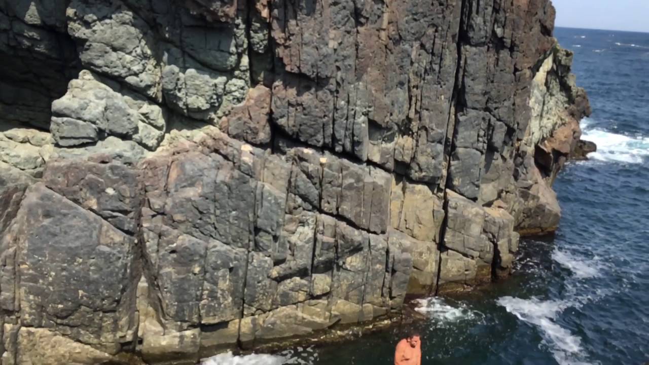 Unique jump in the sea from rocks high more than 20 meters Уникален ...