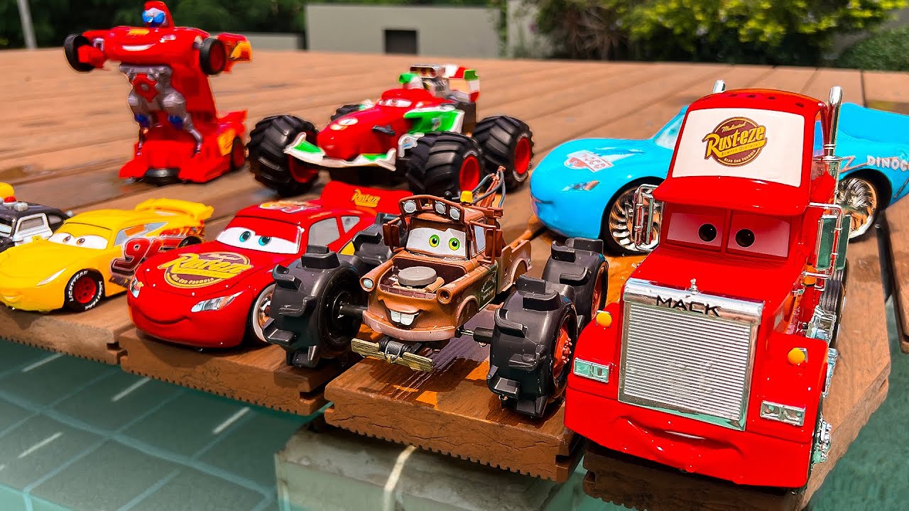 Disney Pixar Cars falling into deep pool, Lightning McQueen, Tow Mater ...