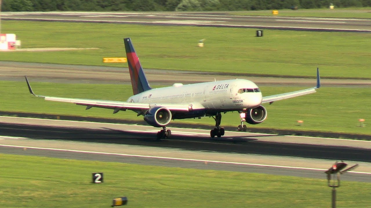 HAVE YOU EVER SEEN A MORE NORMAL LANDING THAN THIS? Delta Boeing 757 ...