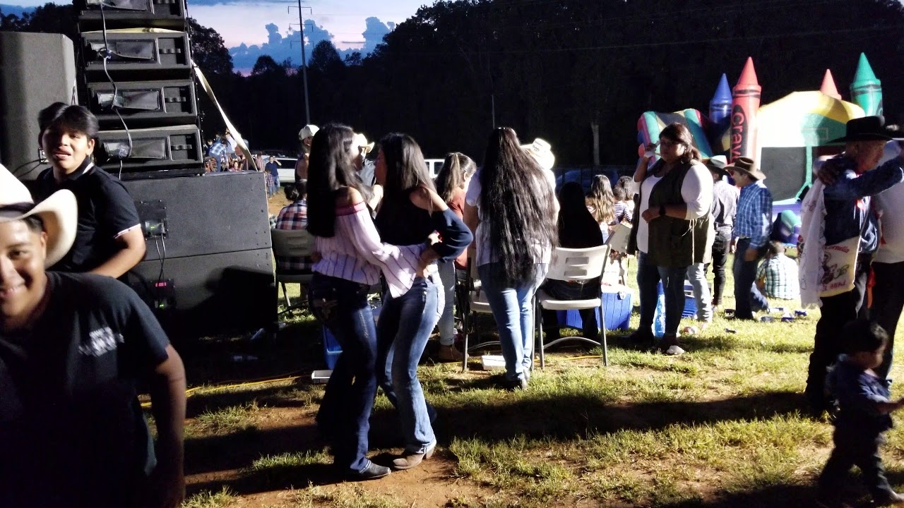 two beautiful girls dancing at a Mexican rodeo in Georgia - YouTube