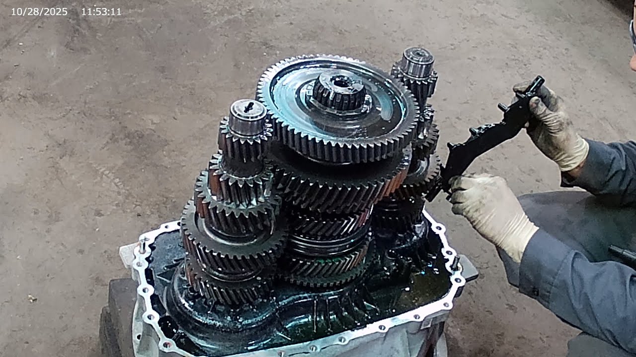 Eaton Endurant Input Shaft Removal - YouTube