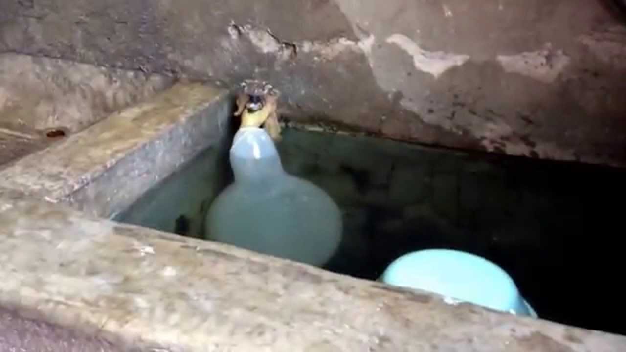 Globo explotando en el agua jajaja XD - YouTube